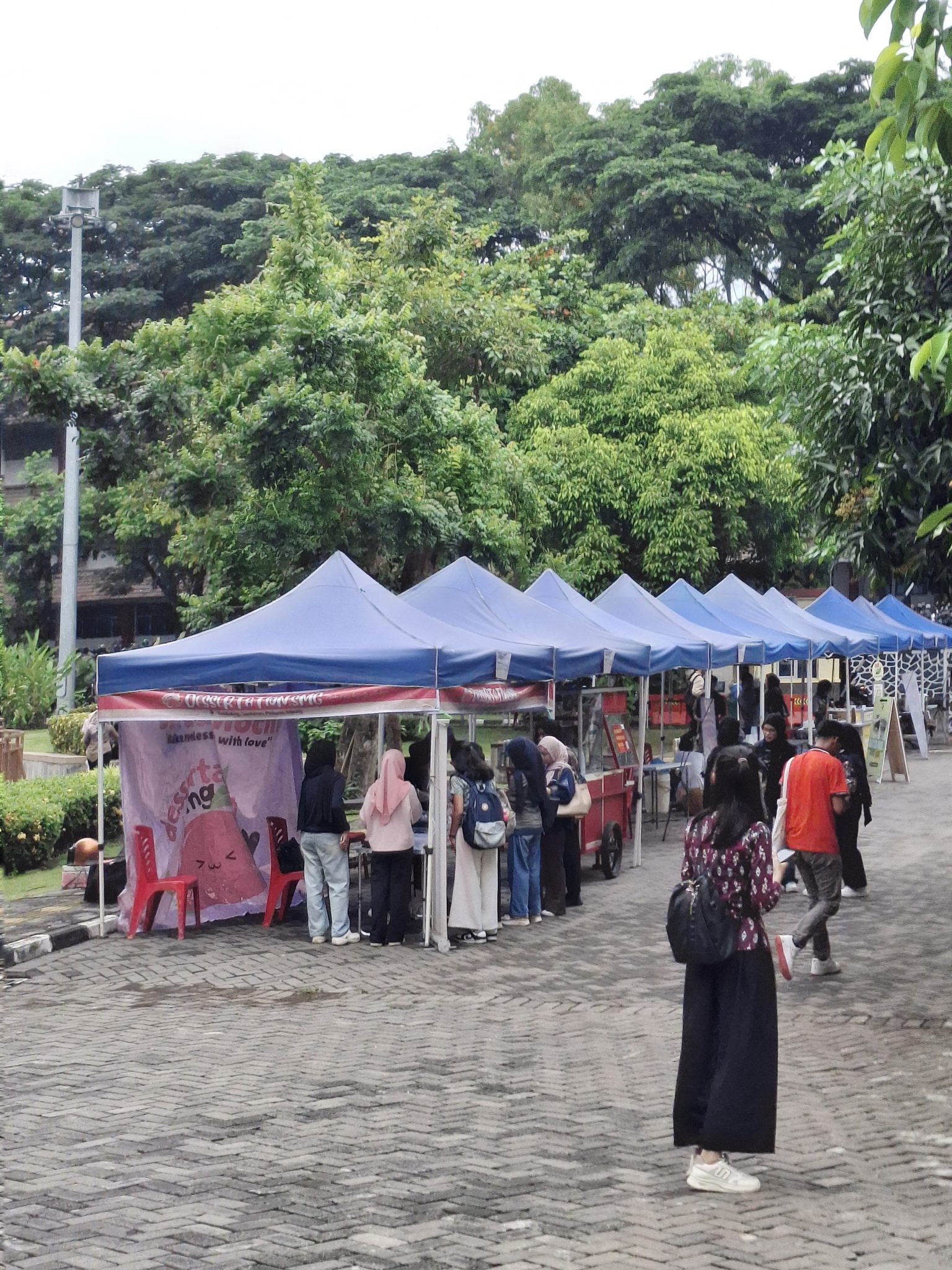 Launch Point II 2025: Undip’s Largest FEB Bazaar Officially Opens to ...